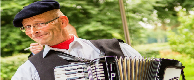 Franse Muziek Franse Chansons Frankrijk met Accordeonist Zanger Henk George